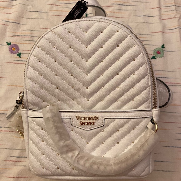 Victoria's Secret | Bags | New Victorias Secret Mini V Quilt Pebbled ...